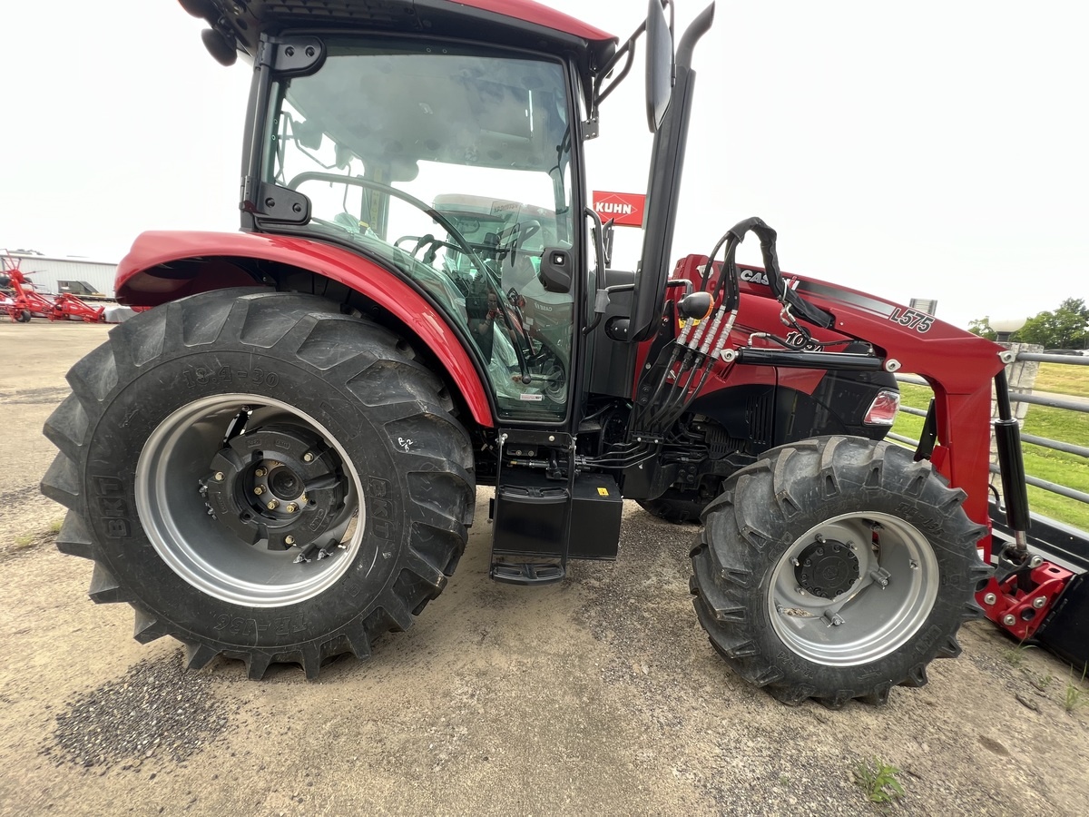 Case IH Farmall 105A Utility Tractor - Farm Country Inc