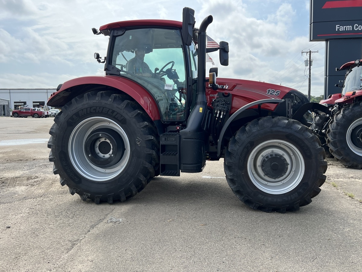 Case IH Maxxum 125 Tractor - Farm Country Inc