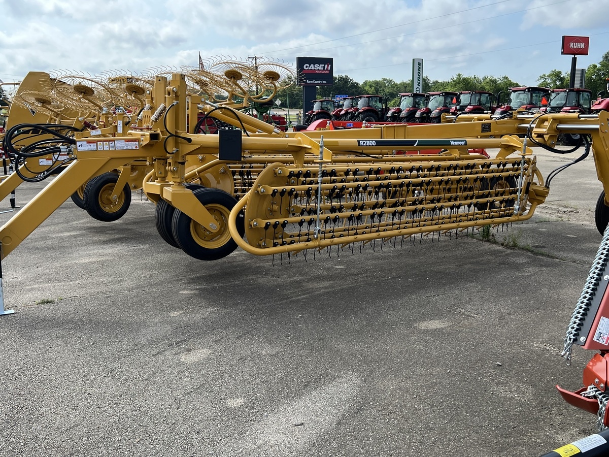 Vermeer R2800 Twin Rake - Farm Country Inc