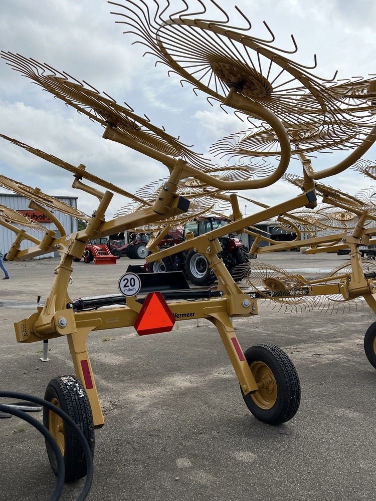 Vermeer VR1022 Carted Wheel Rake - Farm Country Inc